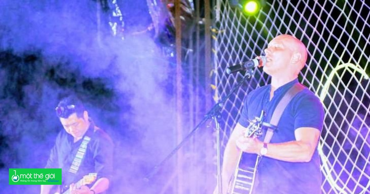 Ca sĩ Daniel Tooman: 'Việt Nam quá sôi động so với quê hương tôi'