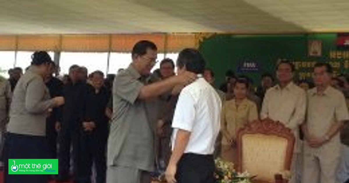 Bầu Đức và kỷ niệm đẹp với đại tướng Sao Sokha, chủ tịch LĐBĐ Campuchia