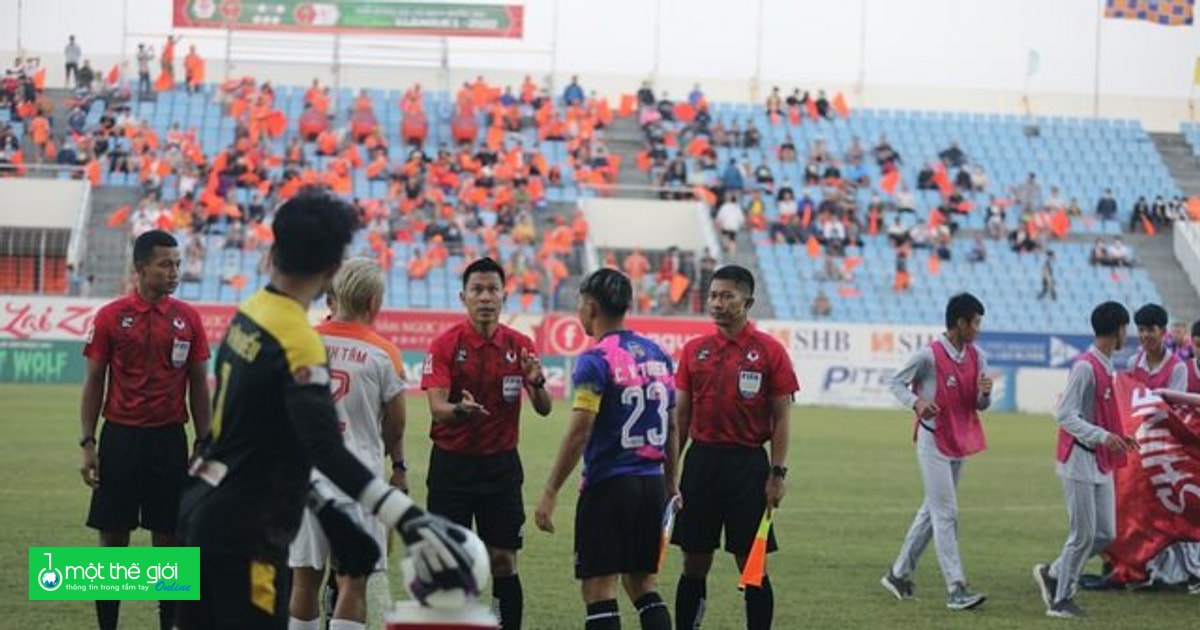 Trọng tài sai bị kỷ luật, lãnh đạo trọng tài sai thì sao?