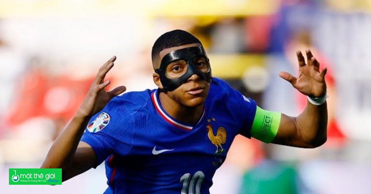 Mbappe ghi bàn nhưng Pháp vẫn mất ngôi đầu bảng vào tay Áo