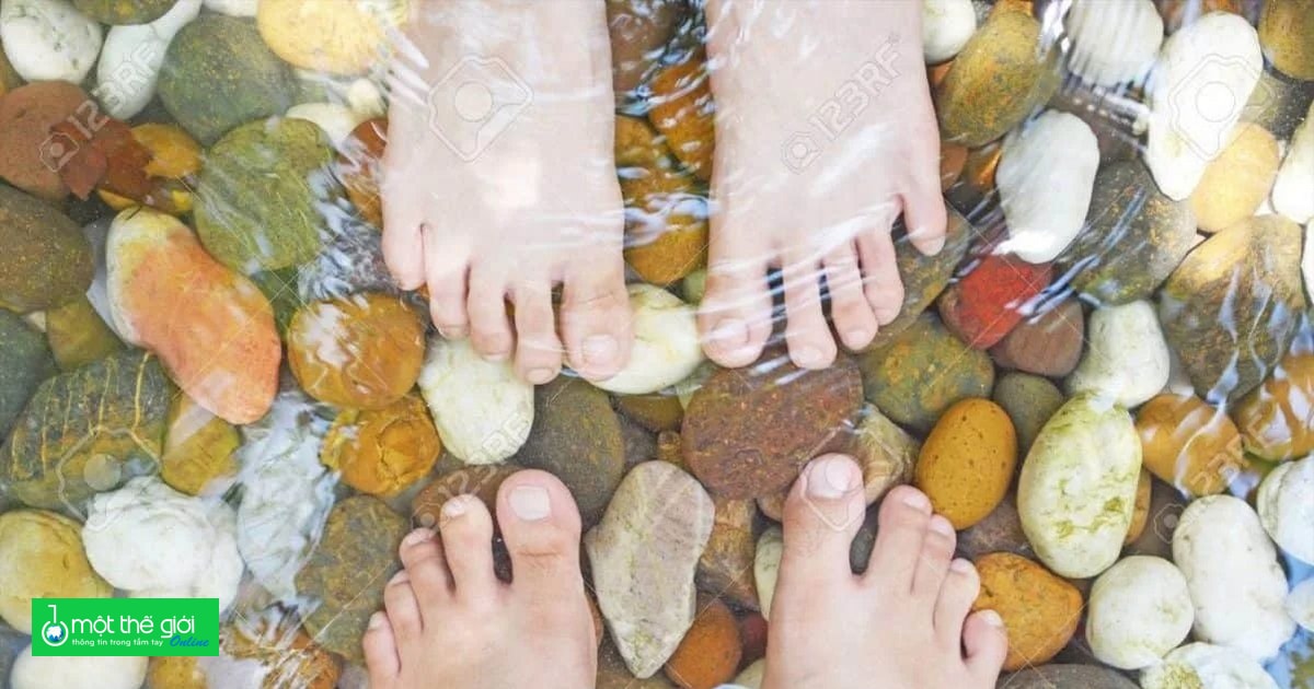 Phương pháp đi bộ trên đá cuội: Hành trình chăm sóc sức khỏe từ lòng ...
