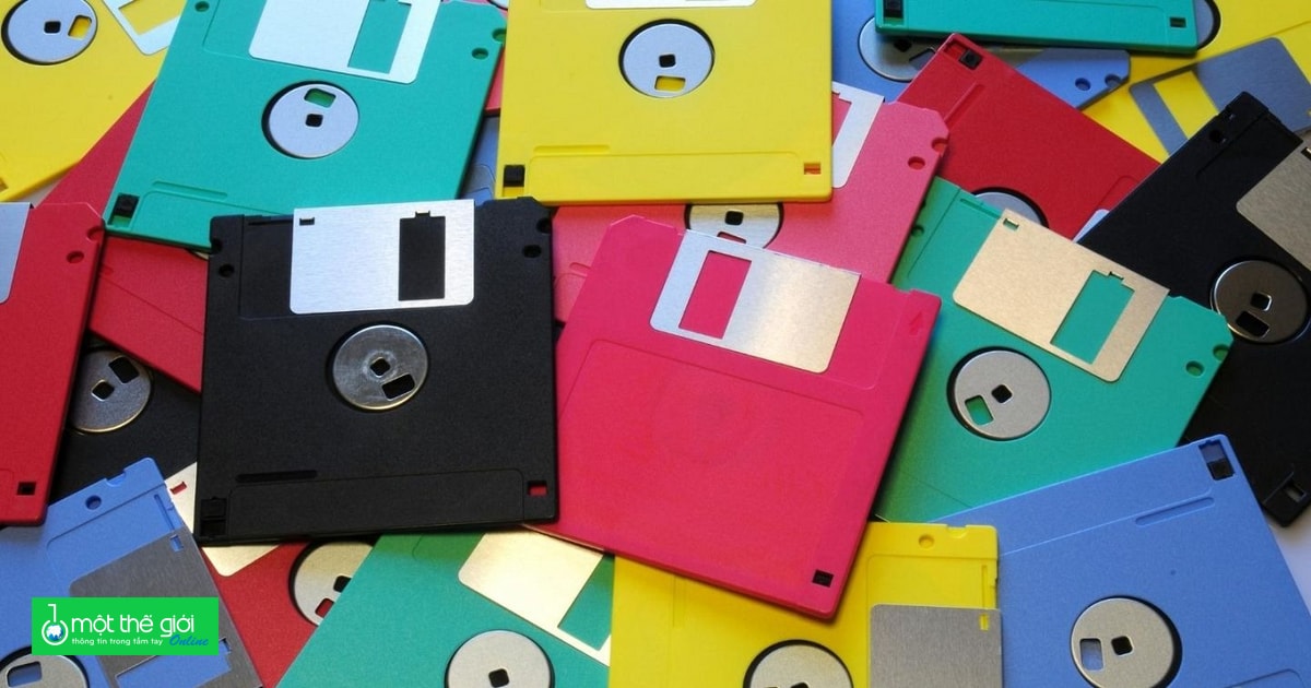 Một YouTuber tự sản xuất từ A đến Z chiếc đĩa mềm huyền thoại