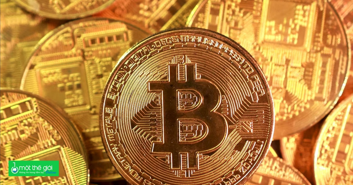 Bitcoin giảm sâu khi ông Trump dọa áp thuế thêm 100% với Trung Quốc